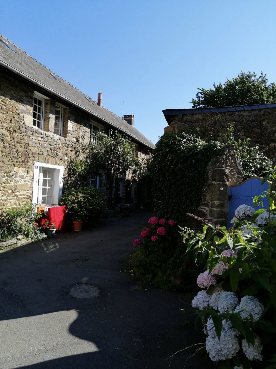 A Visit to Saint Suliac, Bretagne, France – Tales from Brittany